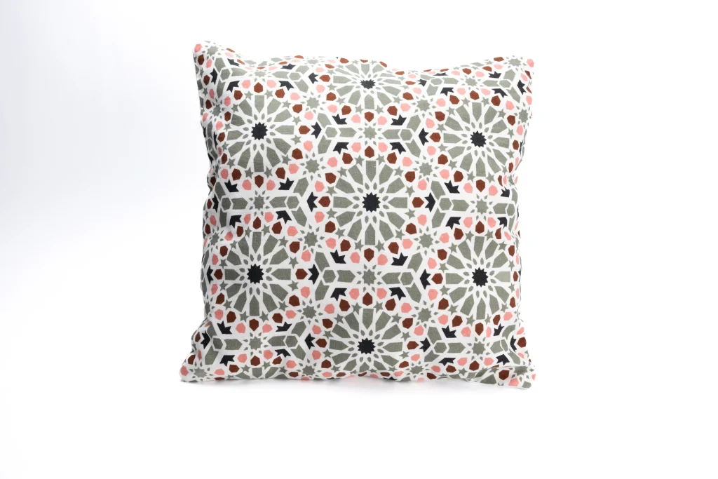 Elegant Moroccan Cushion Zellige-Inspired Design - Tresors El Mamoun